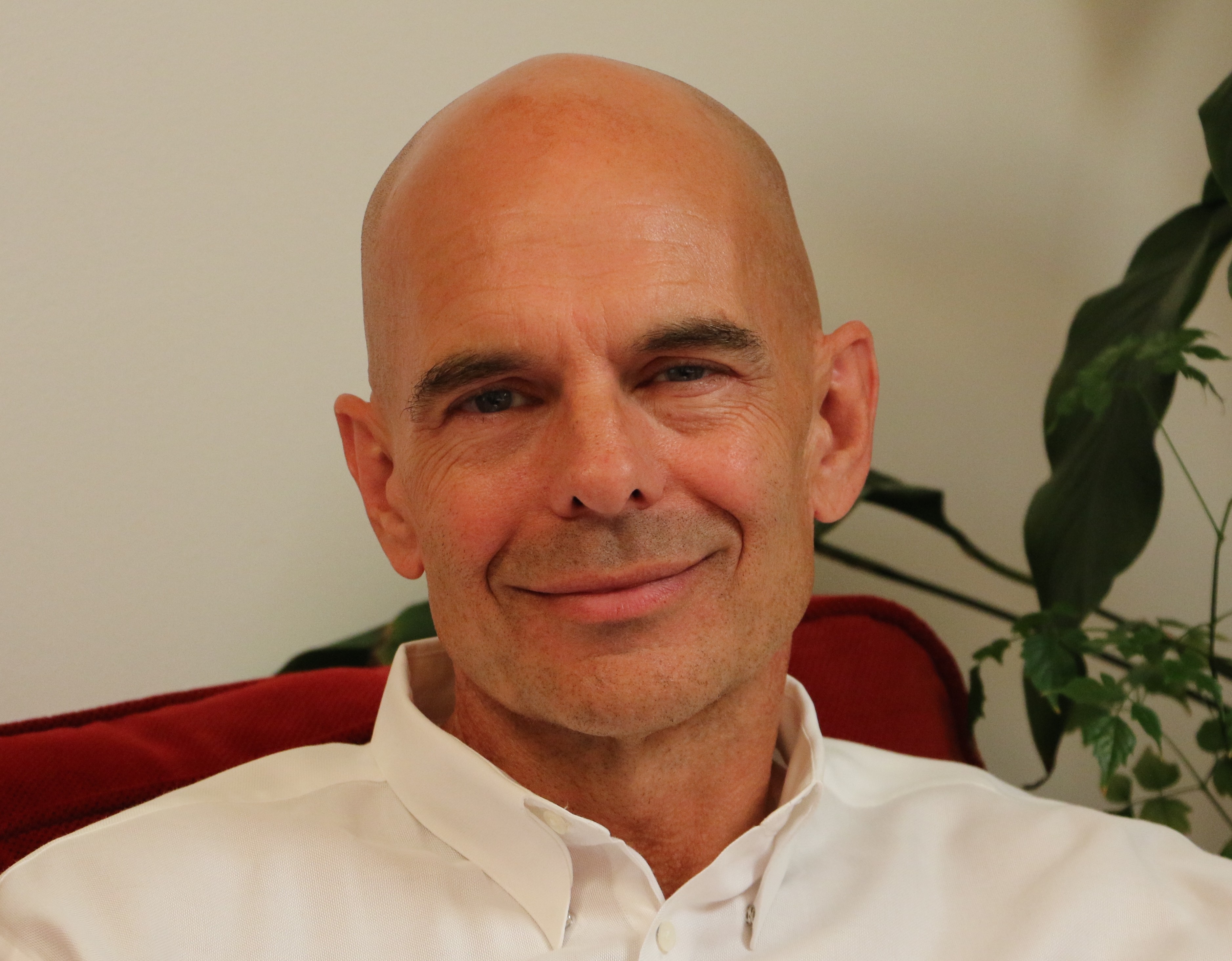 About - Dr. Geoffrey Carr